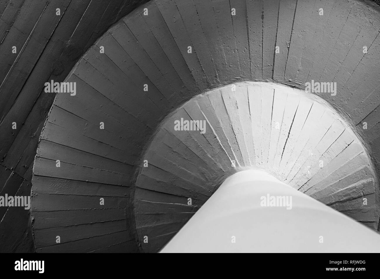 Concrete column supporting concrete roof Stock Photo - Alamy