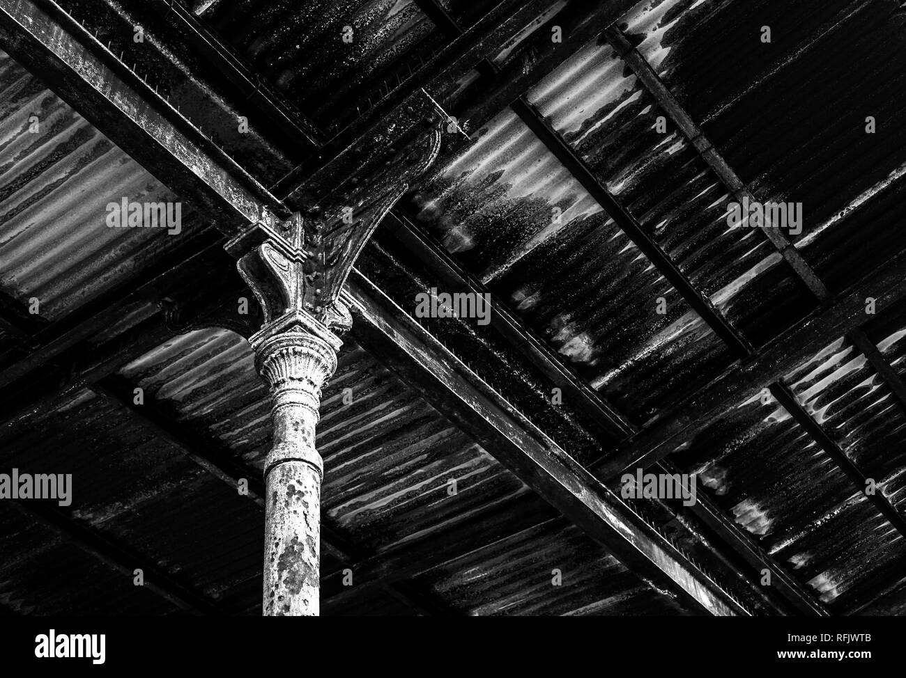Metal roof supported by a rusty column Stock Photo - Alamy