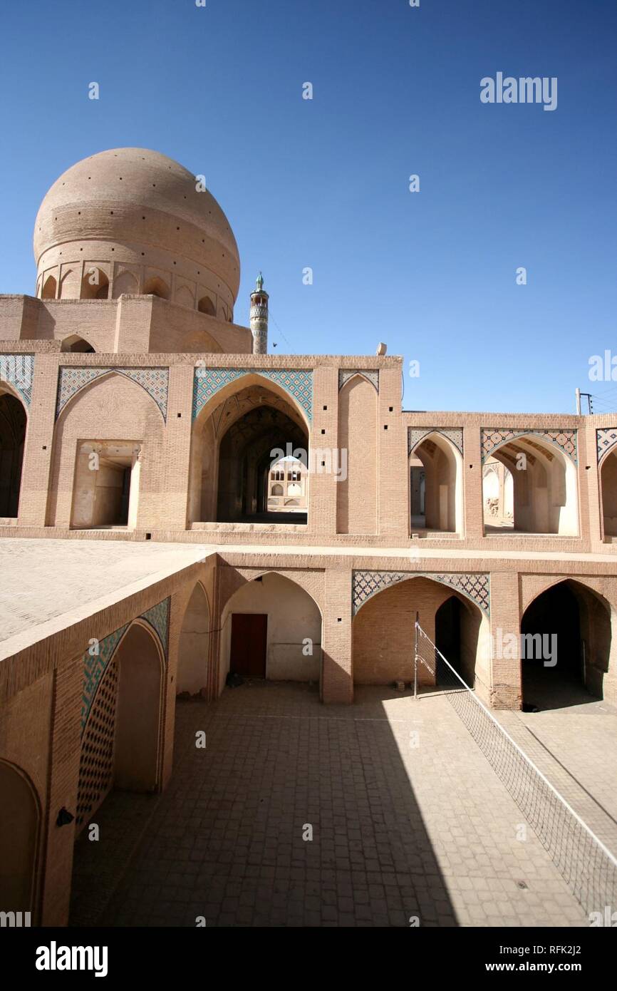 Backyard of Agha Bozorg Mosque in Kashan, Iran Stock Photo - Alamy