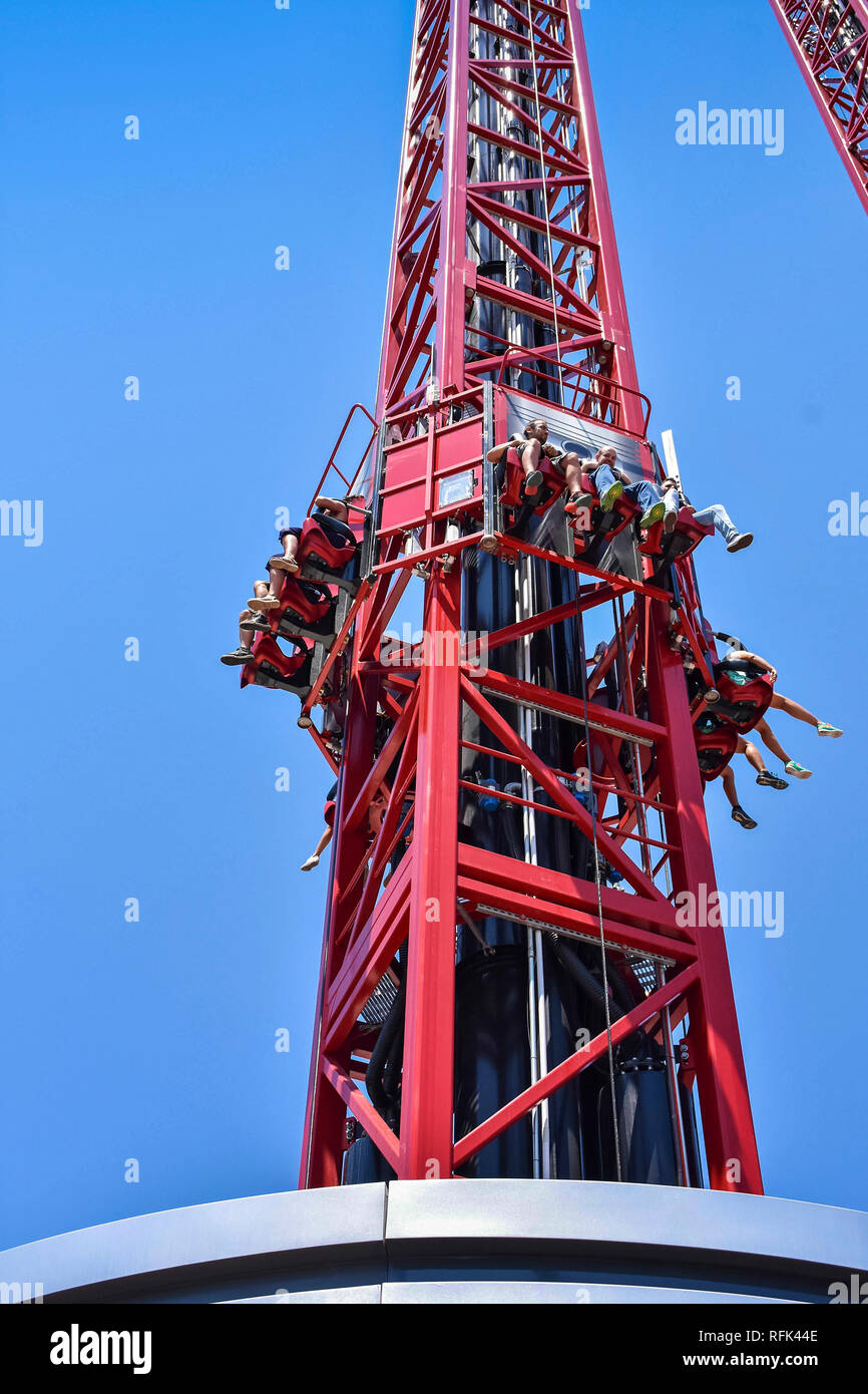 Young people having fun on Bounce Back Tower drop at the Europe’s ...