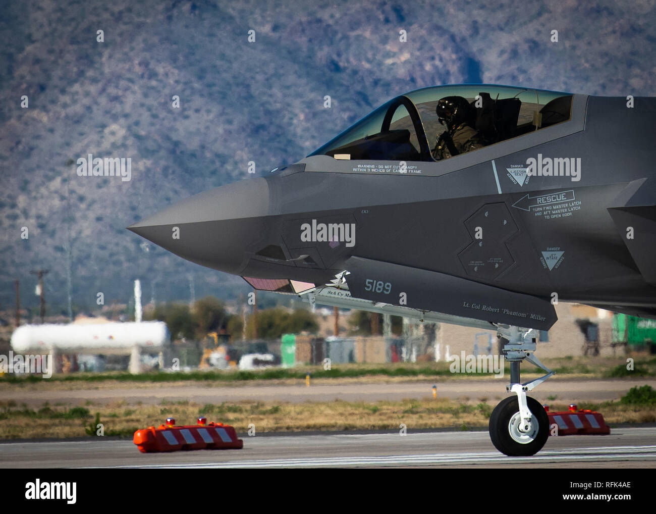 F 35 helmet mounted display system hi-res stock photography and images ...
