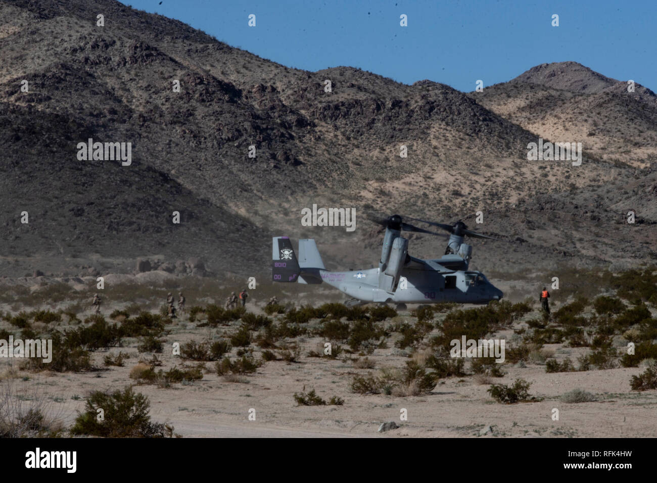U.S. Marines with Marine Medium Tiltrotor Squadron 364 (VMM-364 ...