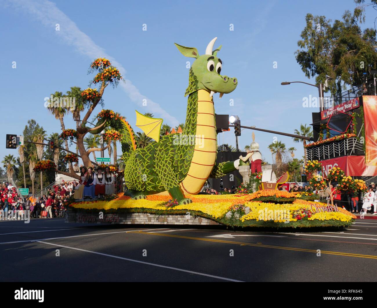 PASADENA, CALIFORNIA—JANUARY 1, 2018:Wide shot of the Sierra Madre Rose ... PASADENA, CALIFORNIA—JANUARY 1, 2018:Wide shot of the Sierra Madre Rose ...