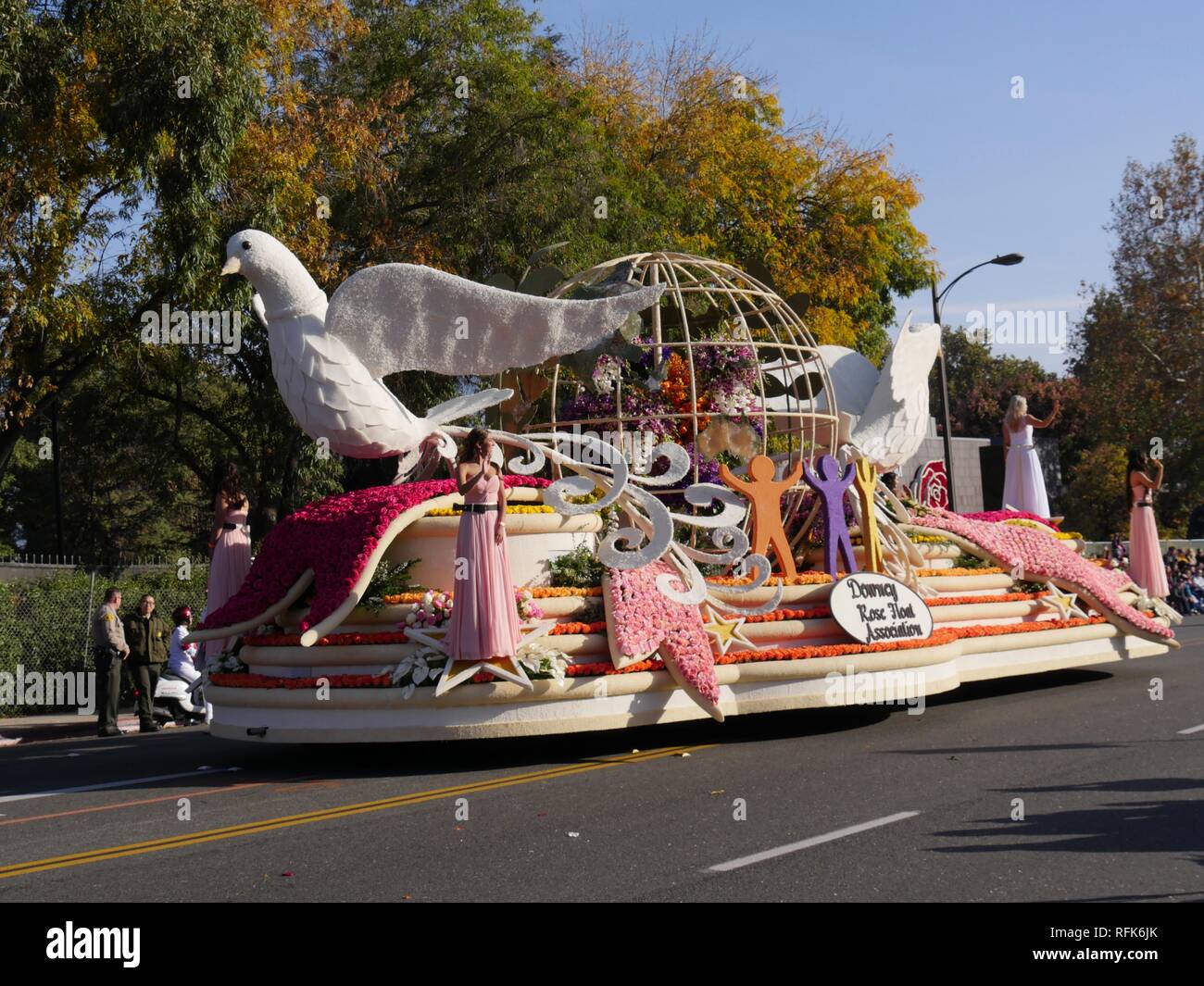 PASADENA, CALIFORNIA—JANUARY 1, 2018:Downey Rose Float Association ...