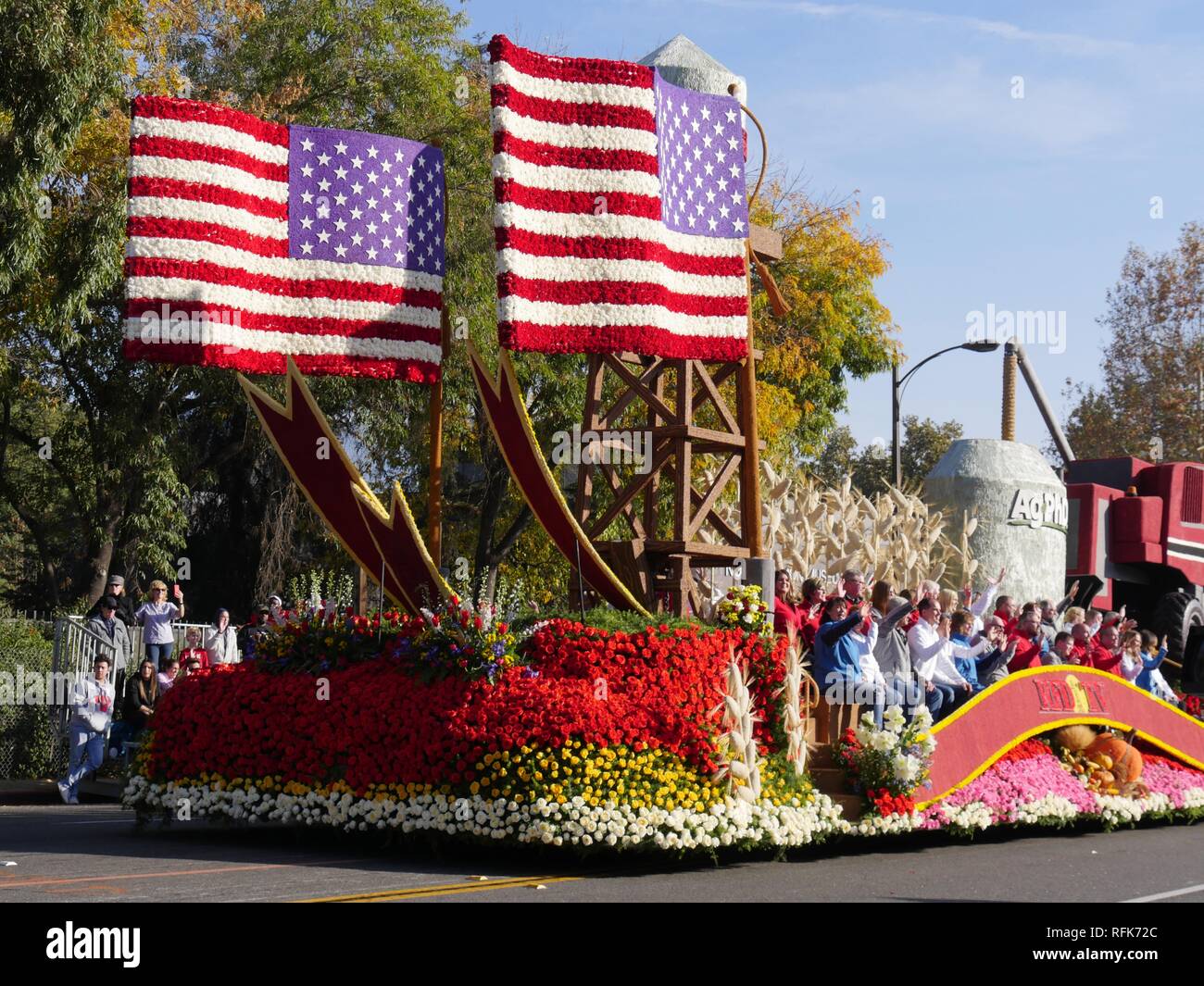 Pasadena, California--January 1, 2018: One of the participating floats ... Pasadena, California--January 1, 2018: One of the participating floats ...