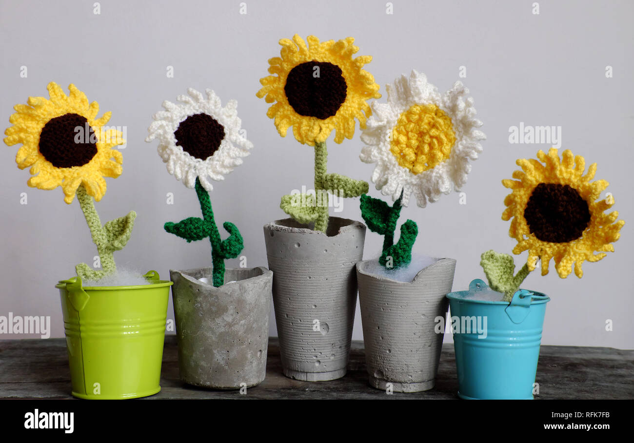 Diy yarn vase hi-res stock photography and images - Alamy