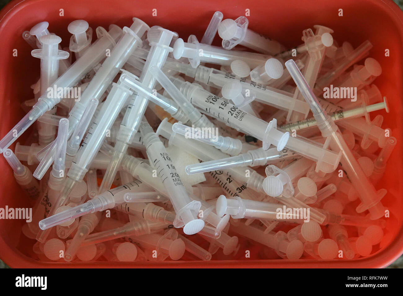 Used needles hi-res stock photography and images - Alamy