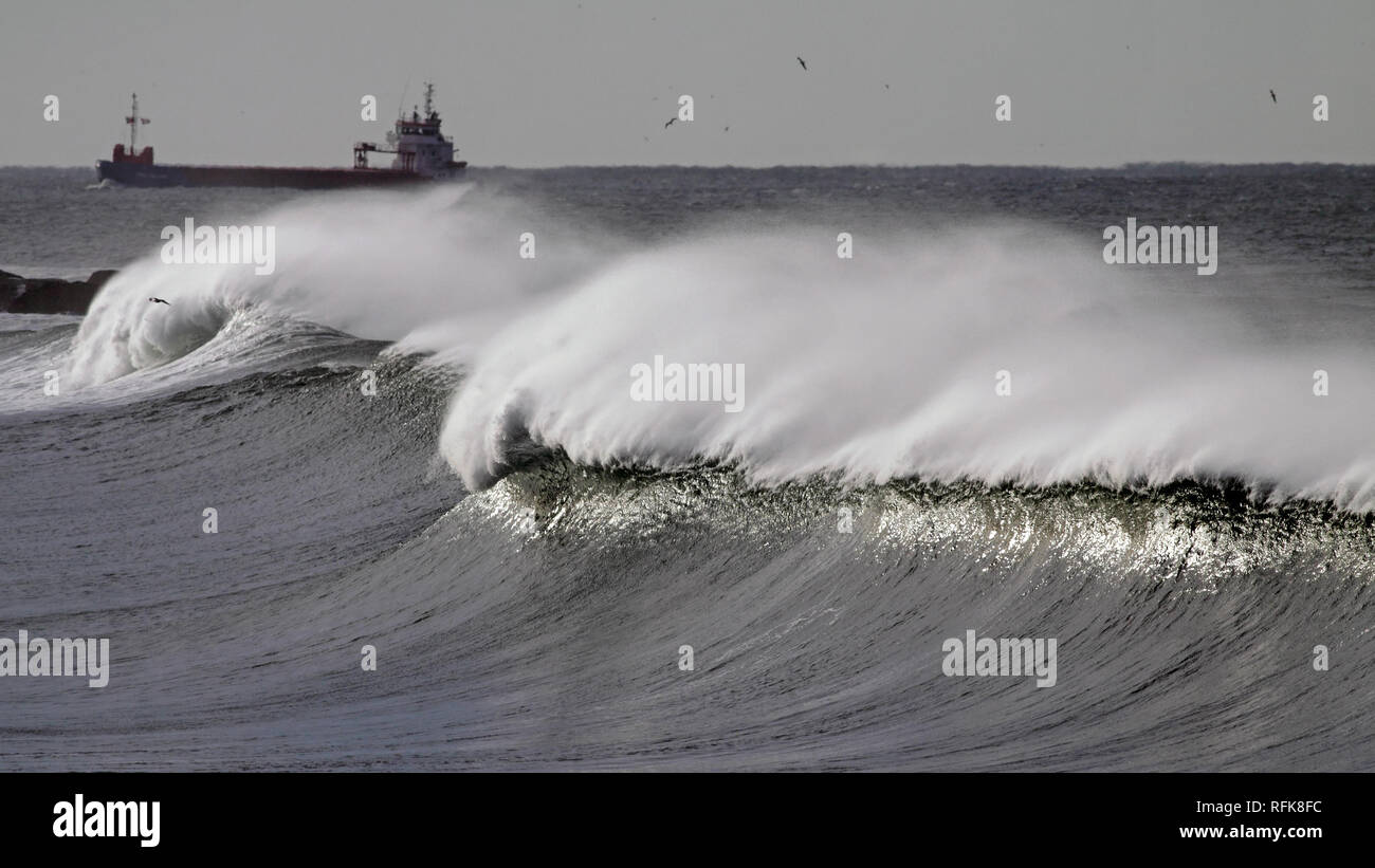 Ship breaking waves hi-res stock photography and images - Alamy