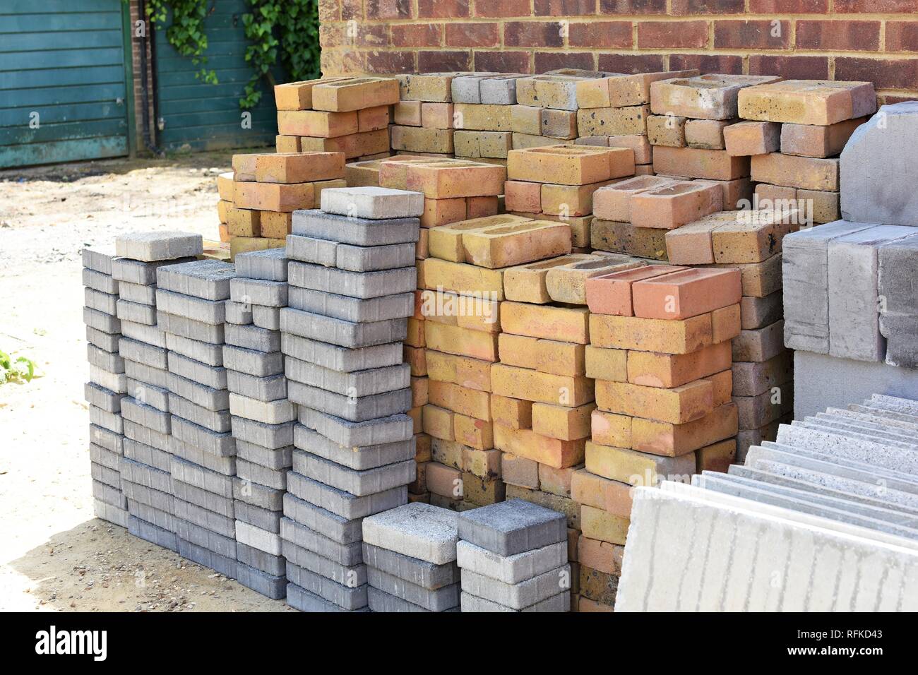 Building with bricks hi-res stock photography and images - Alamy