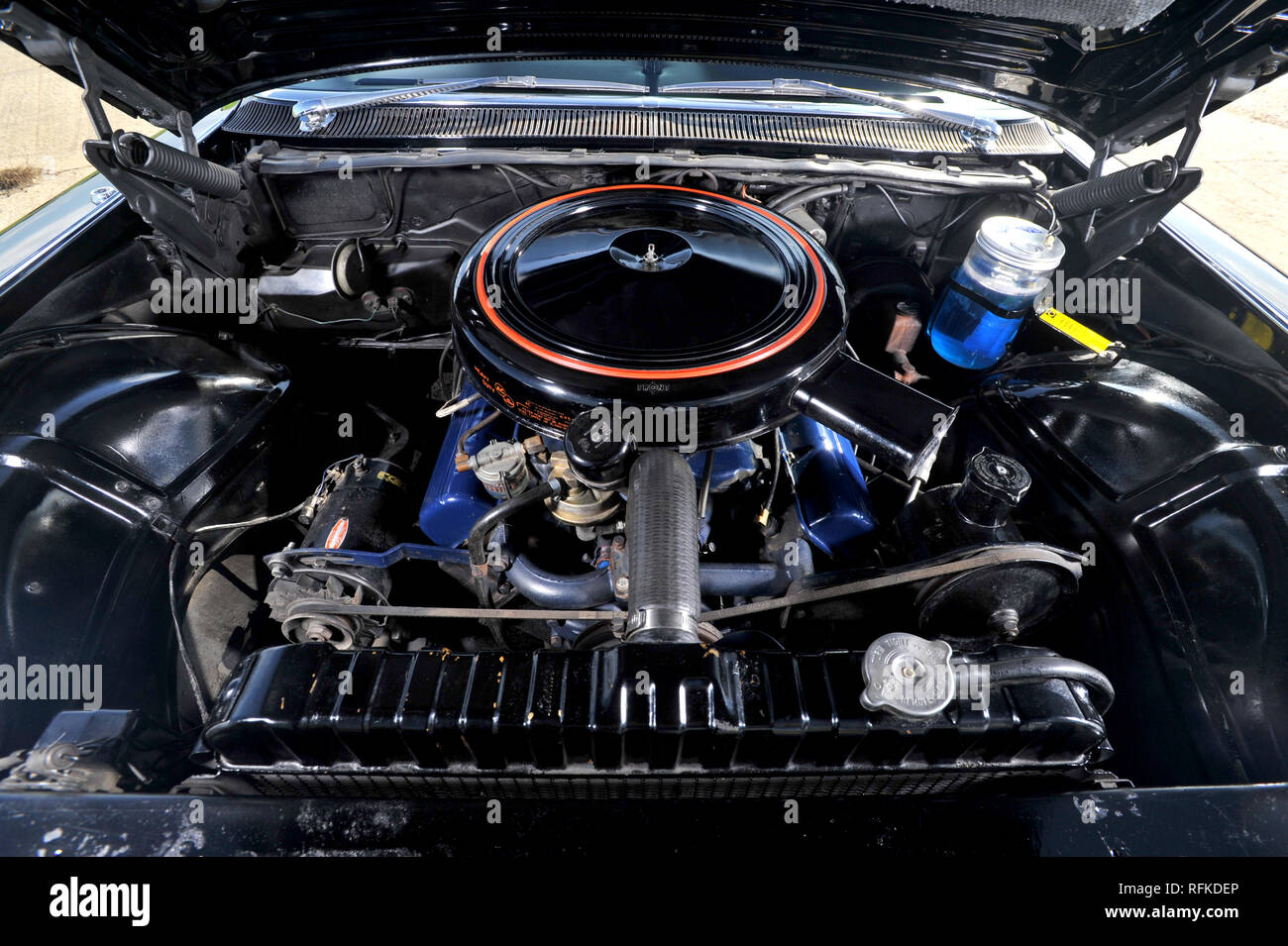 Classic Cadillac Engine High Resolution Stock Photography and Images ...
