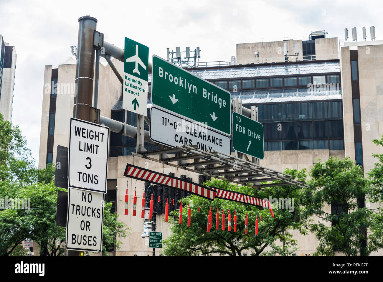 Traffic signs indicating the entrance to Brooklyn bridge, Manhattan ...