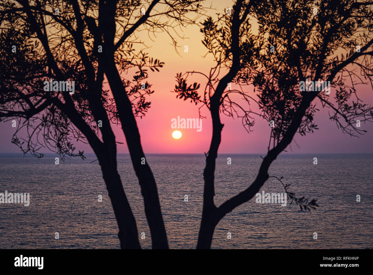 Pink sunset panorama hi-res stock photography and images - Alamy