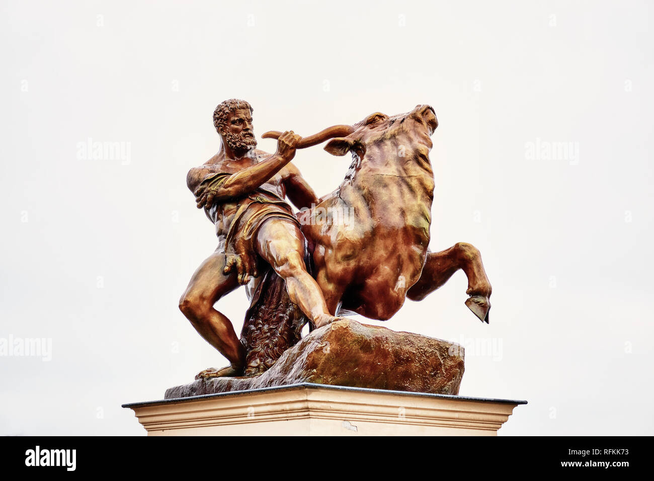 Hercules and cretan bull hi-res stock photography and images - Alamy