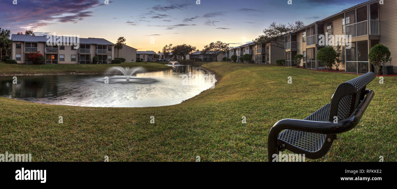 Bench overlooking pond hi-res stock photography and images - Alamy