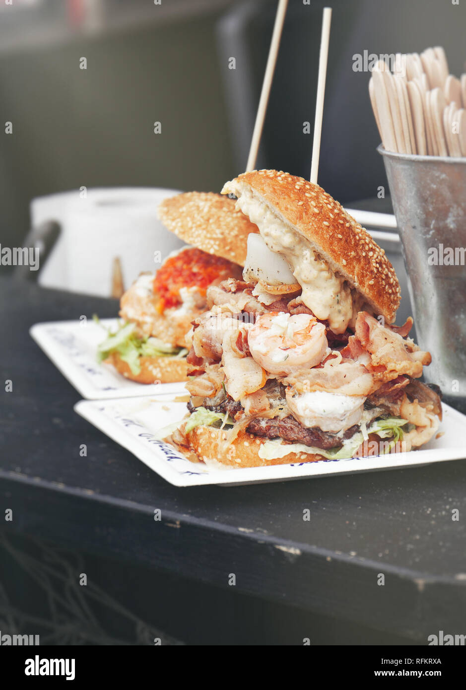 Street food burger hi-res stock photography and images - Alamy