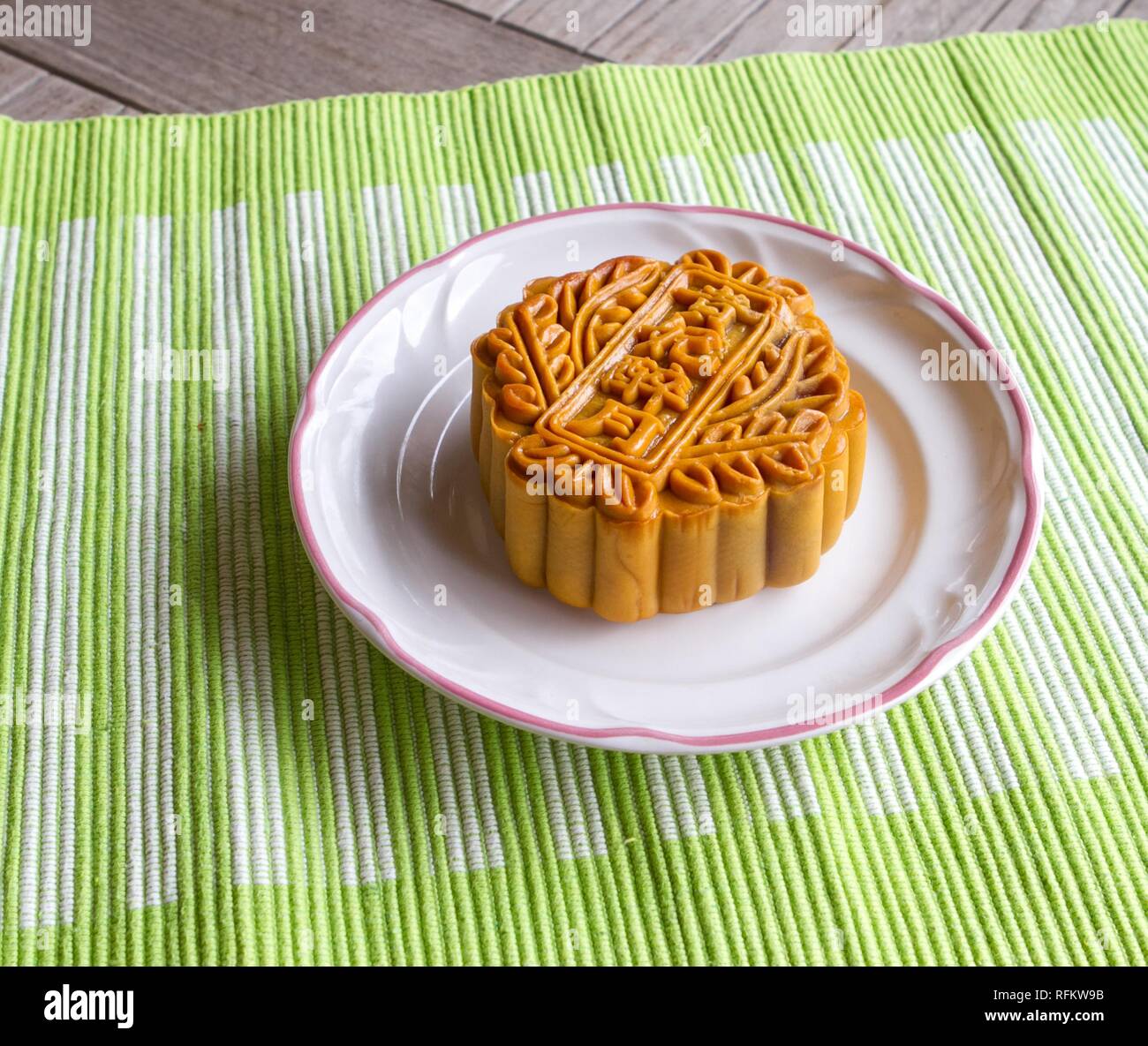 Moon cake festival hi-res stock photography and images - Alamy
