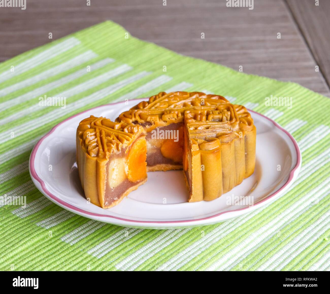 Moon cake festival hi-res stock photography and images - Alamy