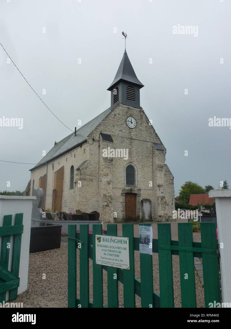 Balinghem (Pas-de-Calais) église Notre-Dame de la Nativité (01 Stock ...