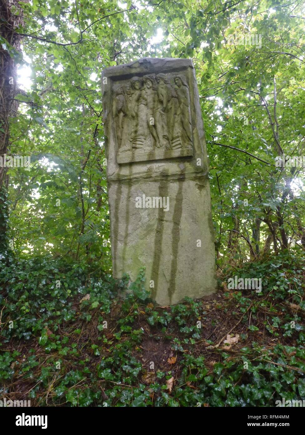 Balinghem (Pas-de-Calais) parc du chemin de croix, station 13 Stock ...
