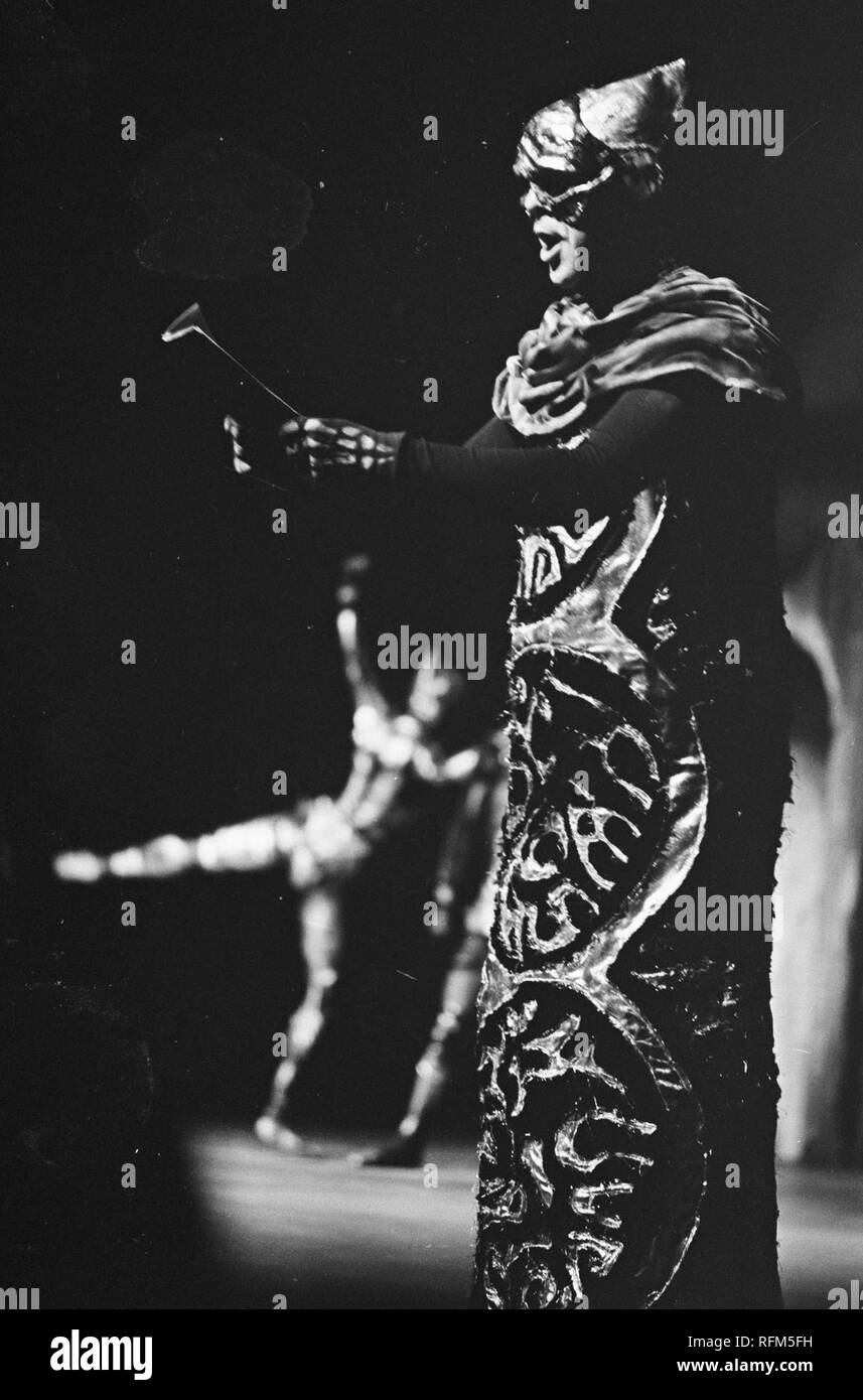 Danseres hi-res stock photography and images - Alamy