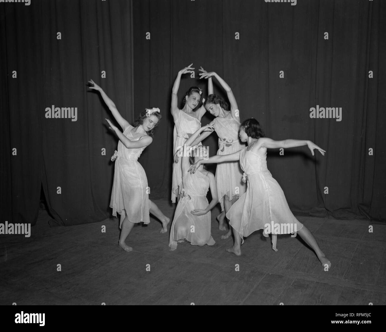 Balletvoorstelling hi-res stock photography and images - Alamy