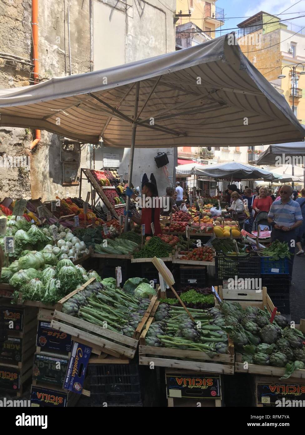 Mercato bancarella hi-res stock photography and images - Alamy