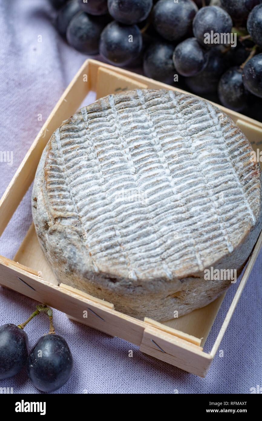 Montagne cheese hi-res stock photography and images - Alamy