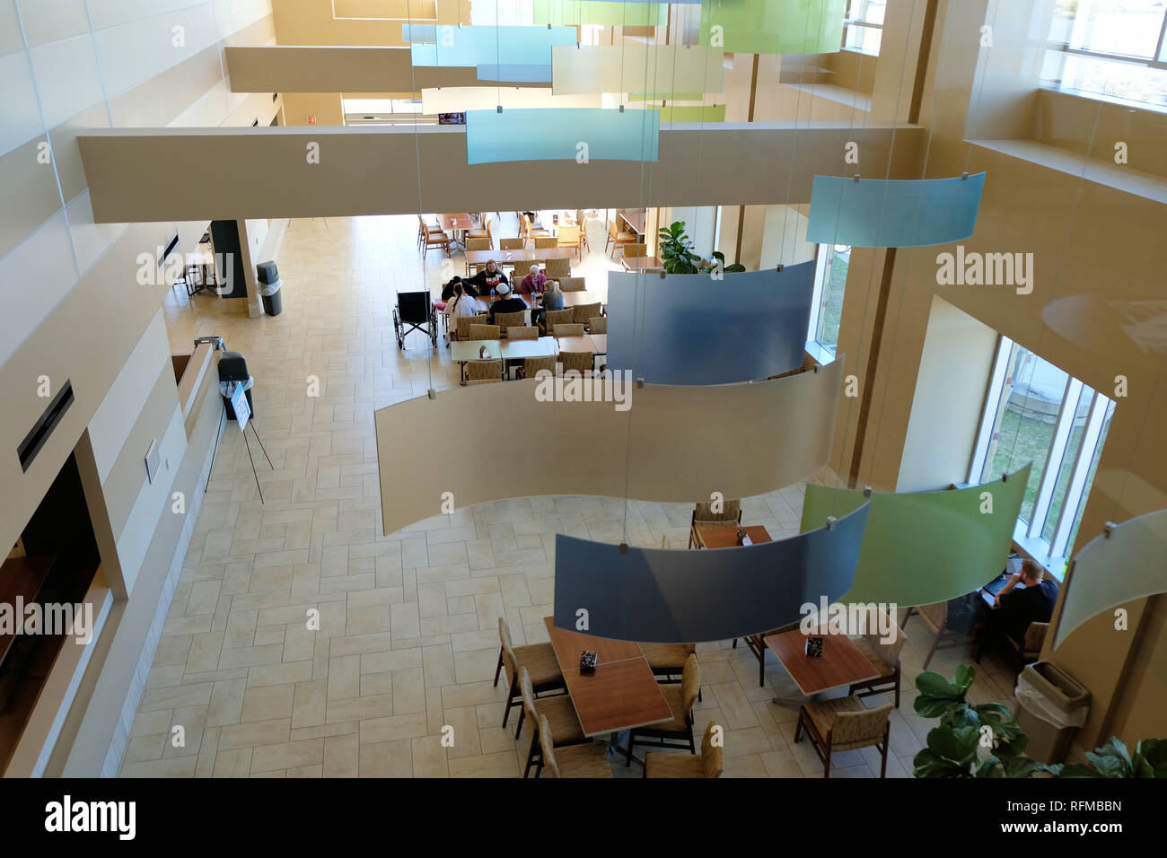 Office building cafeteria area hi-res stock photography and images - Alamy