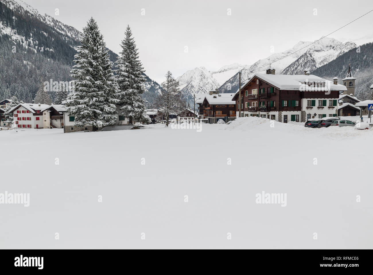 Italian alps ski resort hi-res stock photography and images - Alamy