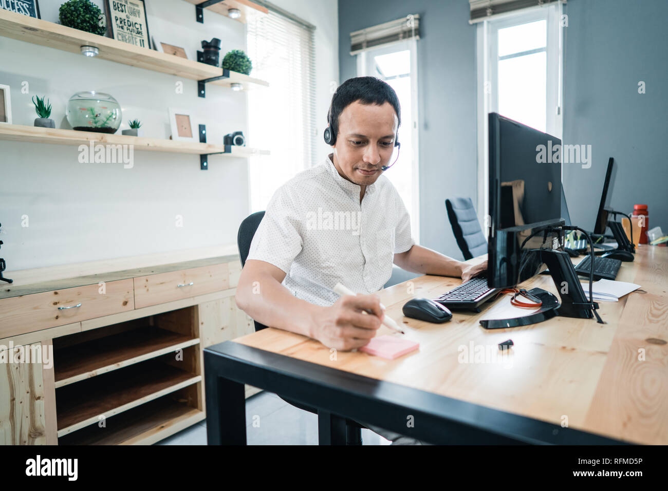 Telecommunications workers hi-res stock photography and images - Alamy