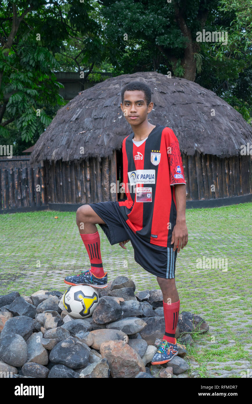 Papuan boy hi-res stock photography and images - Alamy