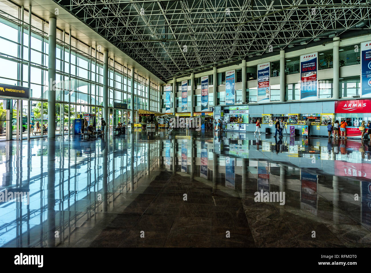Bus terminal santa cruz tenerife hi-res stock photography and images ...