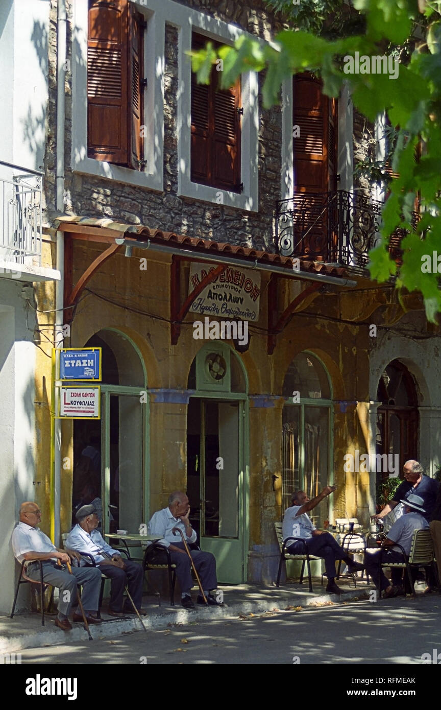 Traditional kafenío, Andhrítsena, Ilia, Greece Stock Photo - Alamy