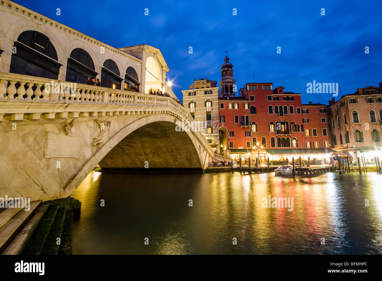 Rialto Bridge, Ponte di Rialto, a stone arch bridge, spanning the Grand ...