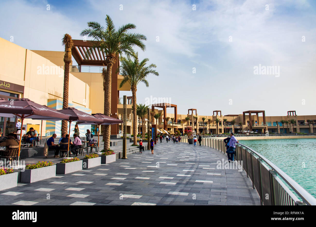 Dubai, United Arab Emirates - January 25, 2019: The Pointe waterfront ...