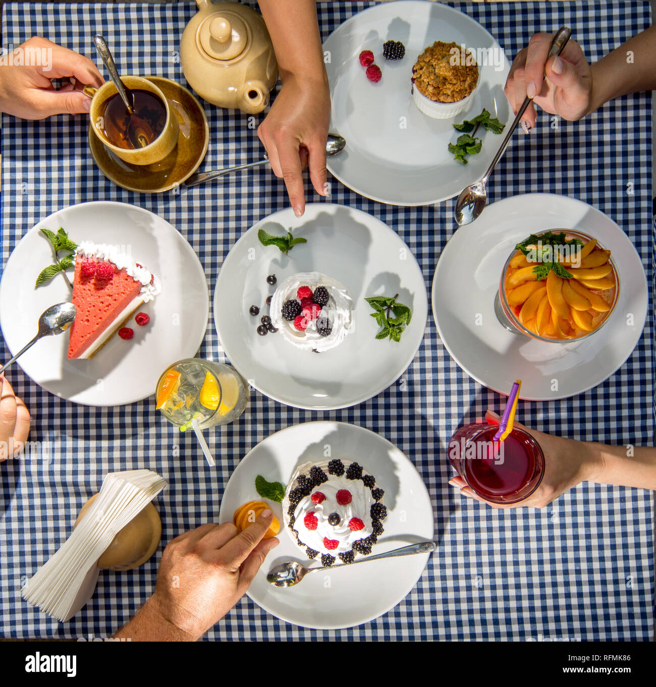 Family desserts hi-res stock photography and images - Alamy