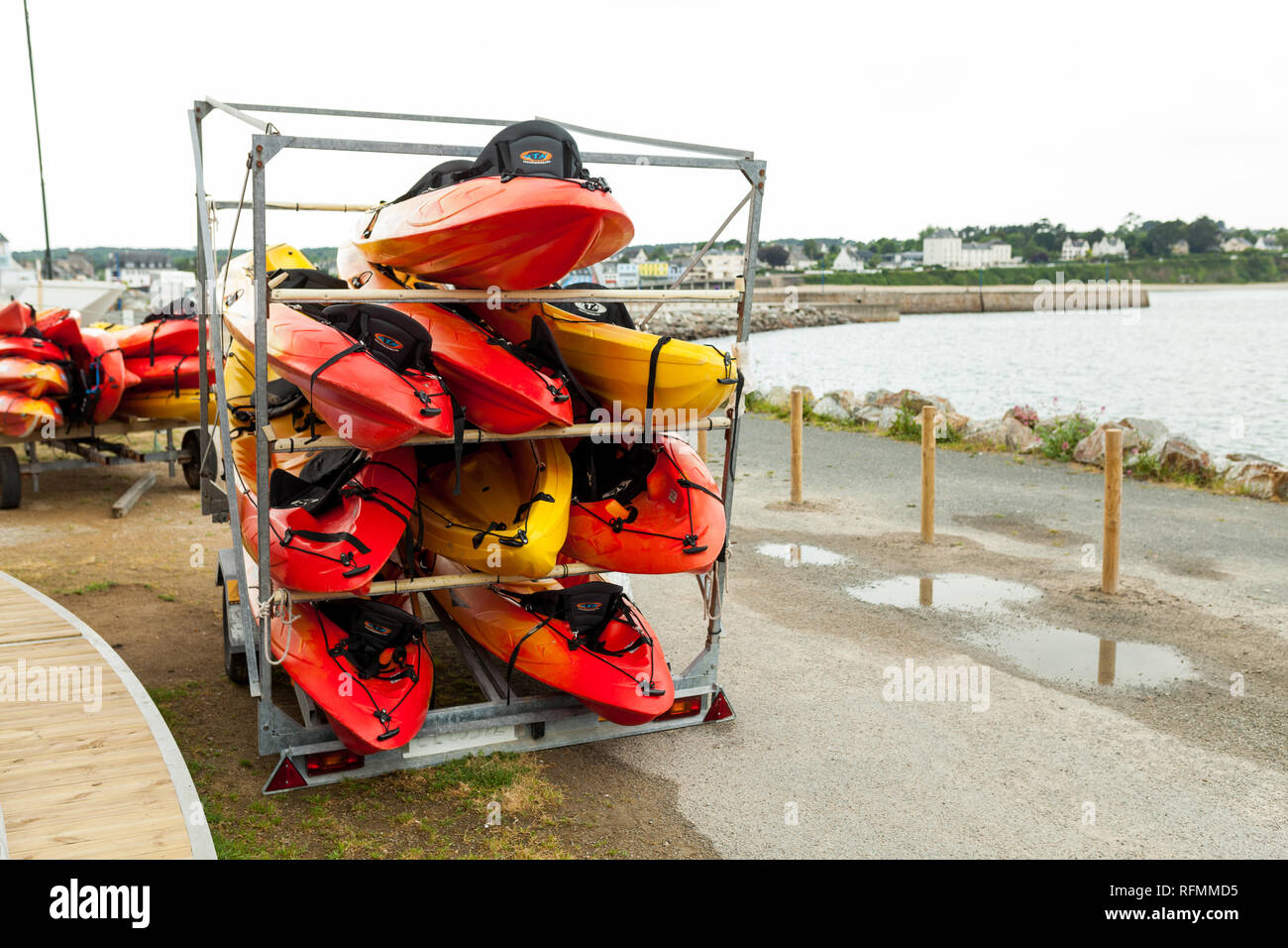 Row boat canoe rack hi-res stock photography and images - Alamy