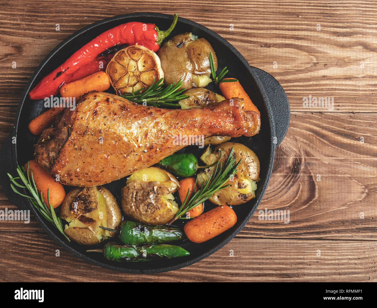 Chicken leg in the pan hi-res stock photography and images - Alamy