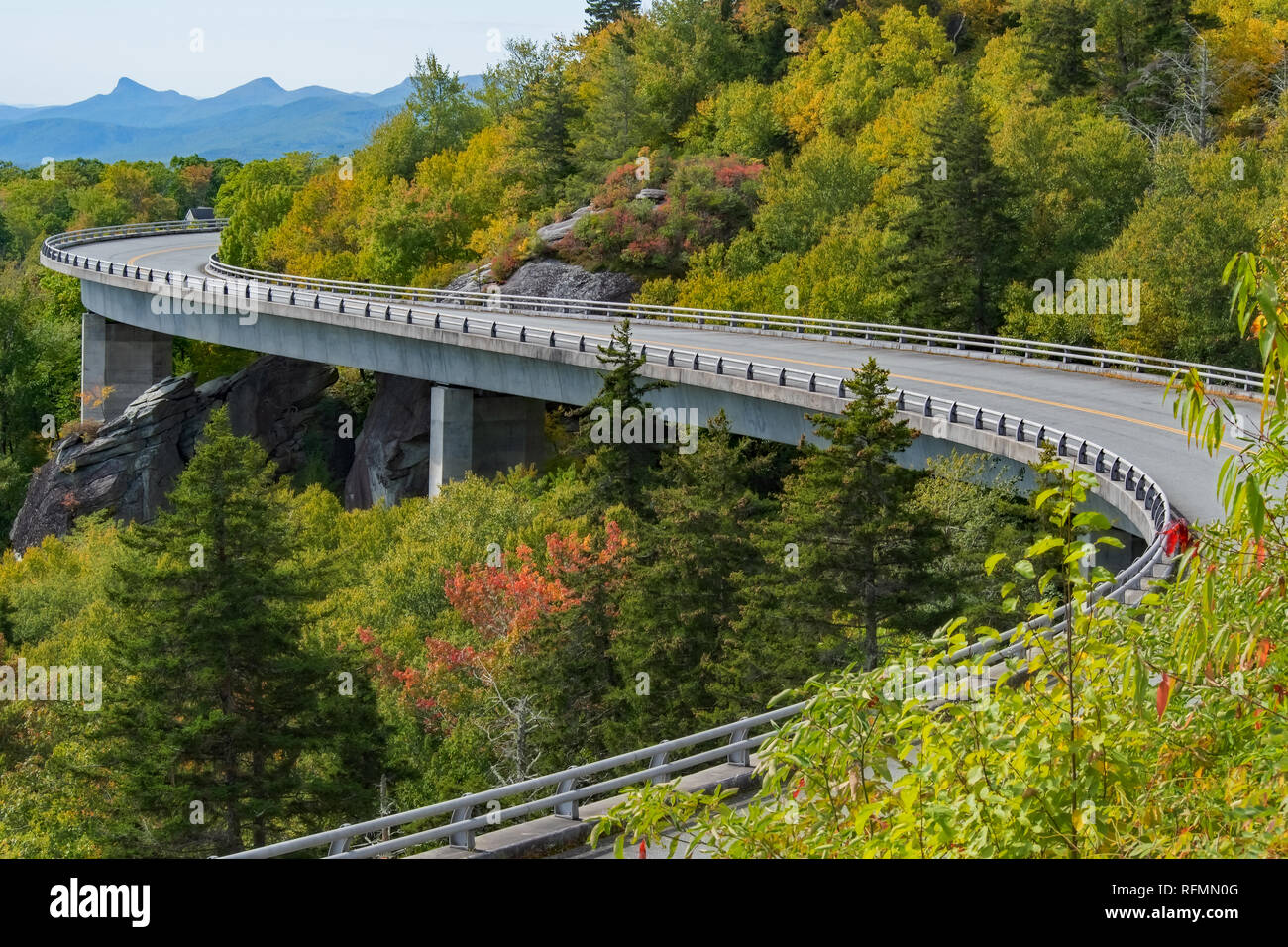 Linn Cove Viaduct on the Blue Ridge Parkway Stock Photo - Alamy