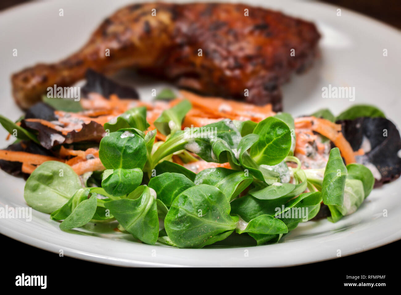 healthy lunch of grilled leg of chicken and salad Stock Photo - Alamy