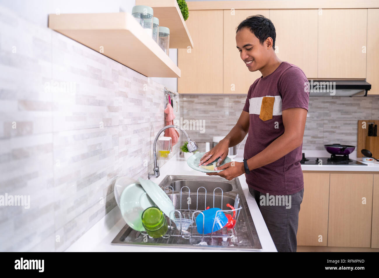 Asian hands washing dishes hi-res stock photography and images - Alamy
