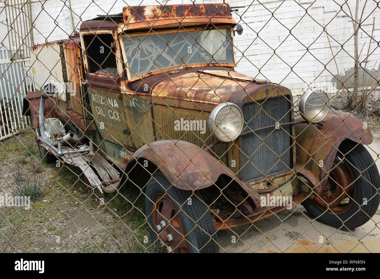 Car decaying hi-res stock photography and images - Alamy