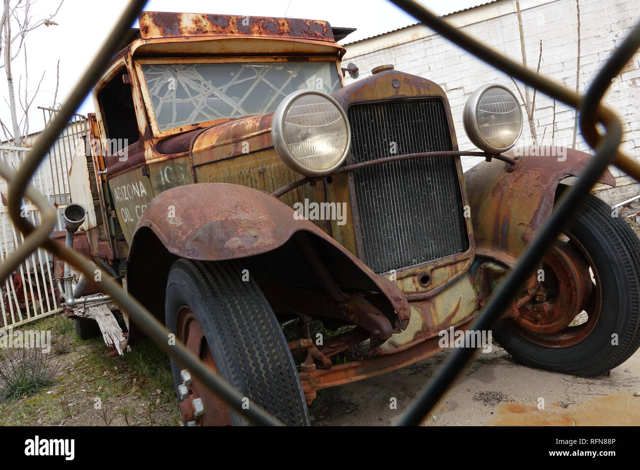 Decayed car hi-res stock photography and images - Alamy