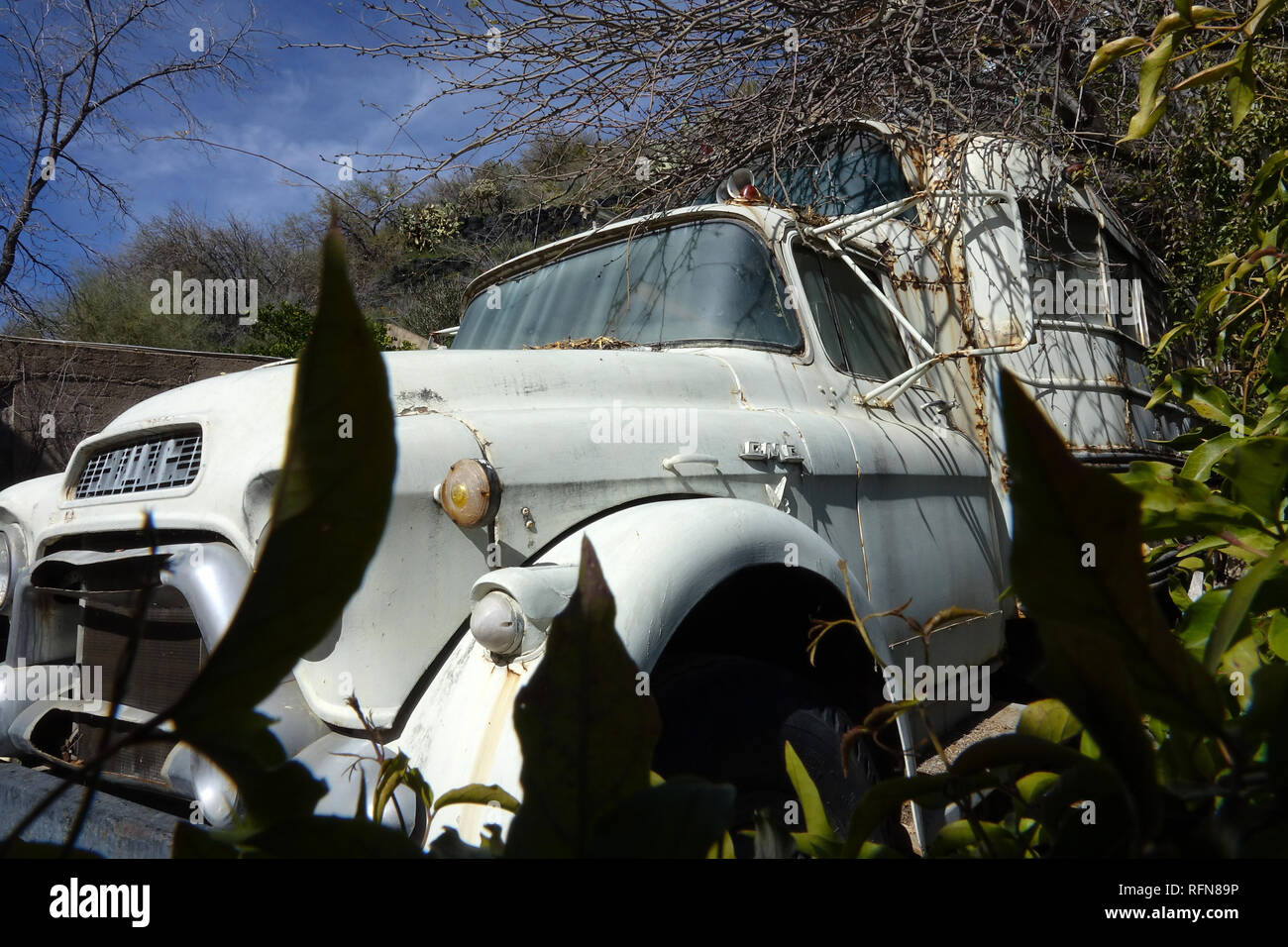 Decaying car hi-res stock photography and images - Alamy