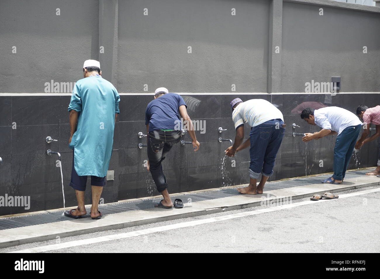 Muslim praying mosque hi-res stock photography and images - Alamy