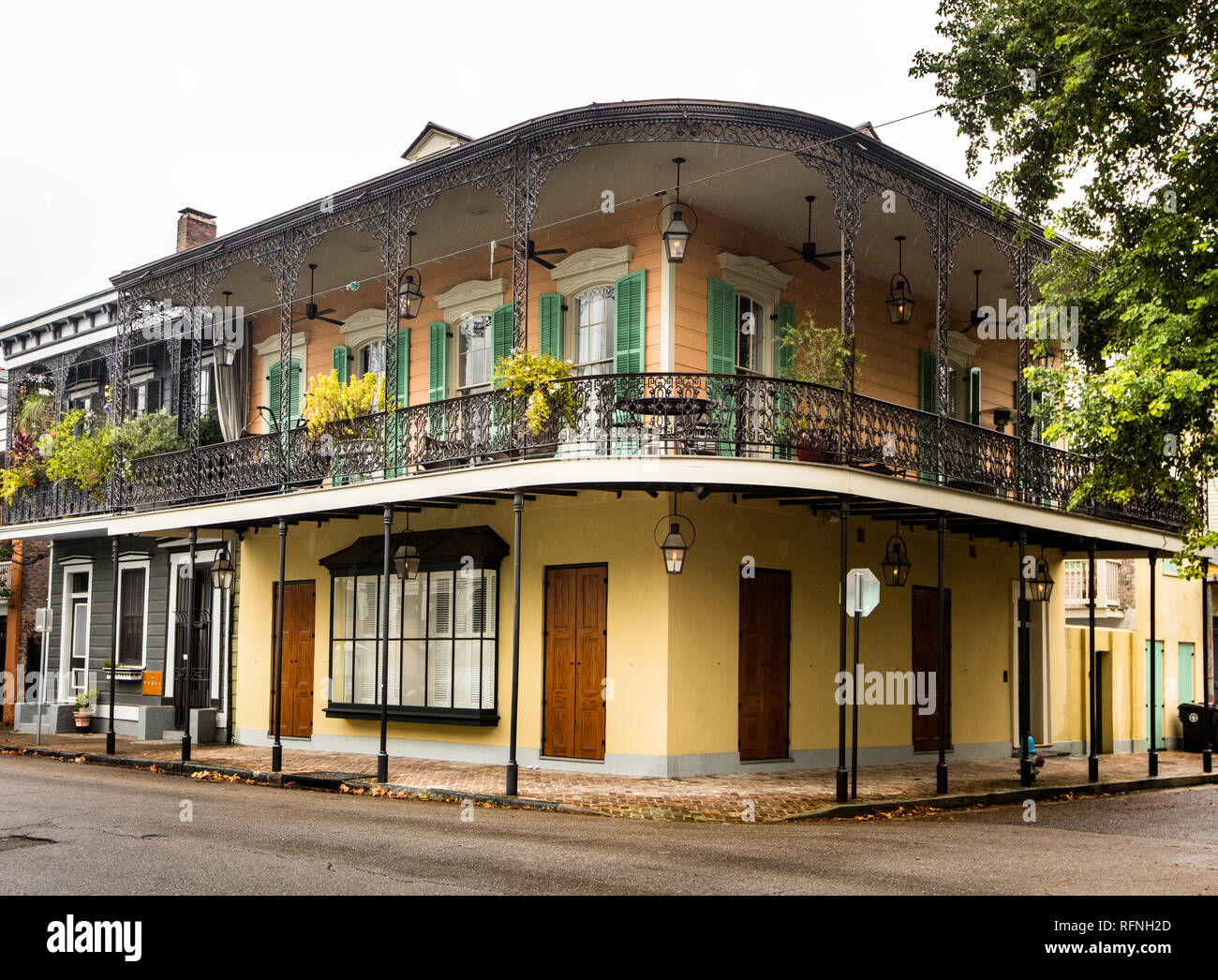 New orleans french quarter building hi-res stock photography and images ...