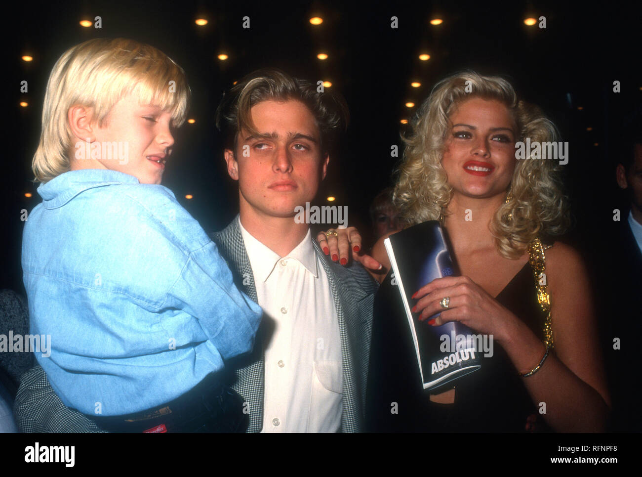 HOLLYWOOD, CA - NOVEMBER 11: Model/actress Anna Nicole Smith, brother ...