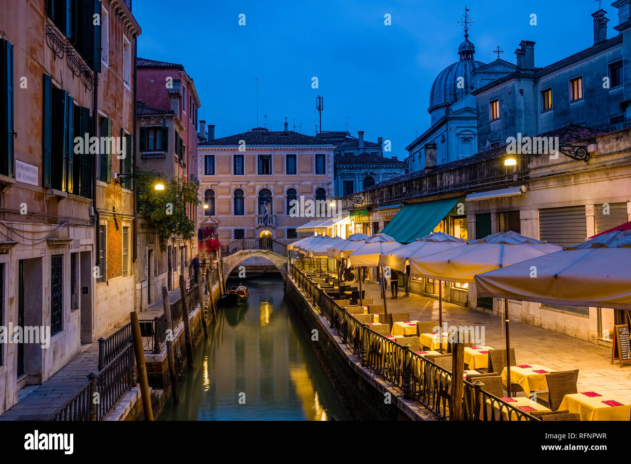 Floating restaurant italy hi-res stock photography and images - Alamy