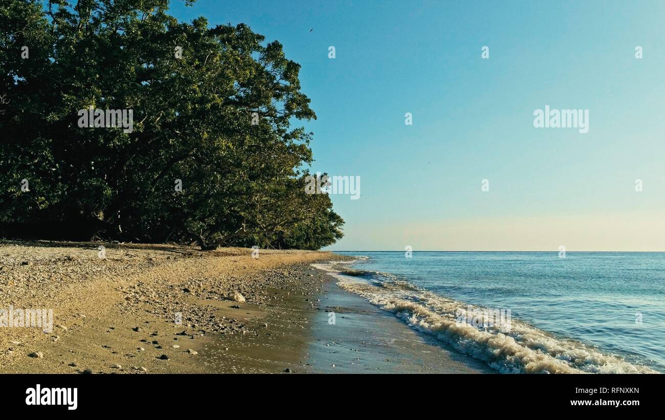 Drone flyover calm indian ocean hi-res stock photography and images - Alamy