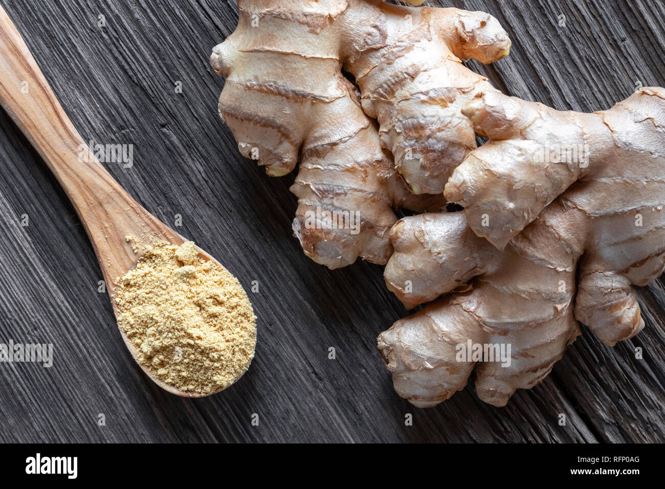 Ground ginger on a spoon and fresh root Stock Photo - Alamy